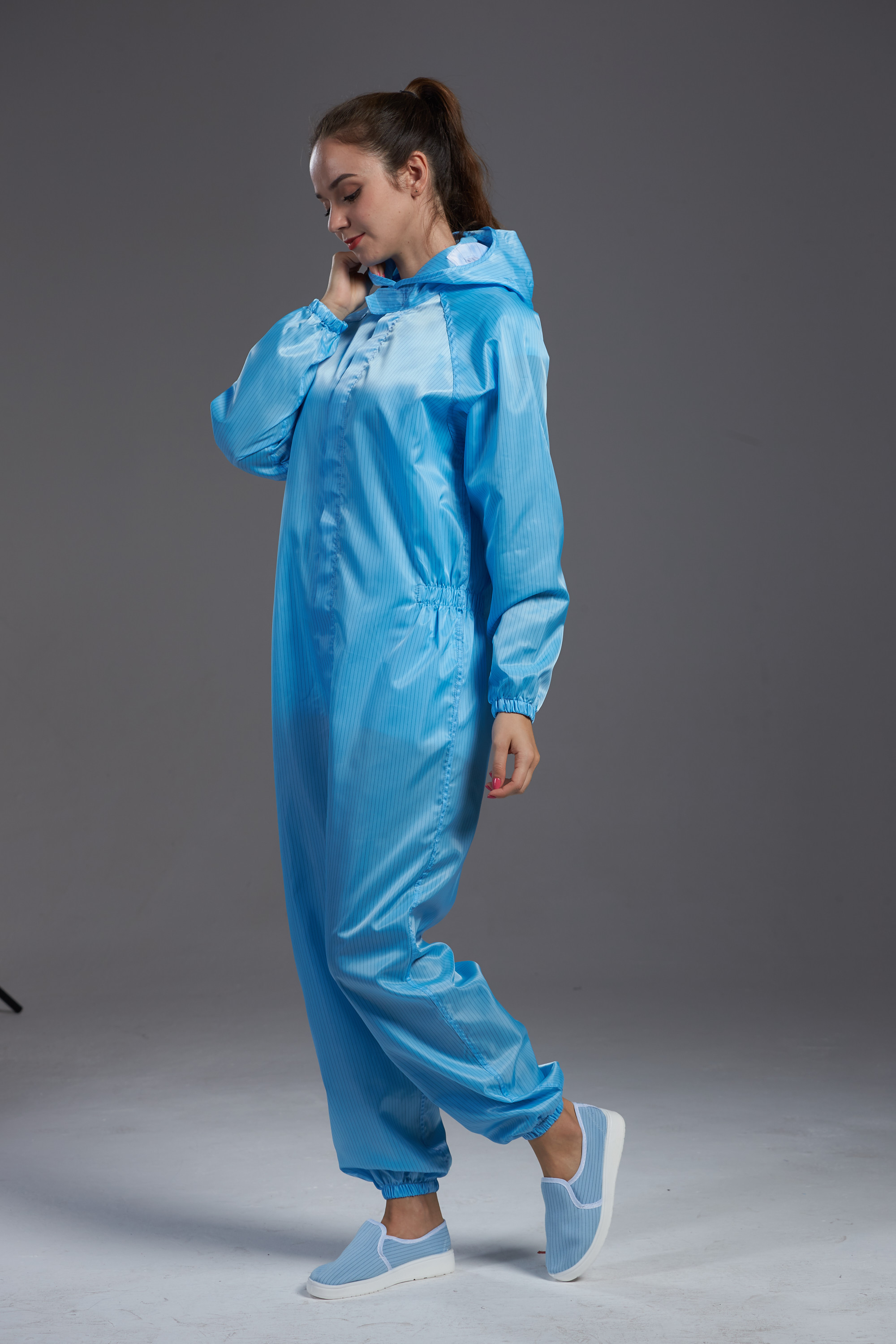 Autoclaved Dust Proof Overalls Reusable Gown Humanized Design For SMT ...